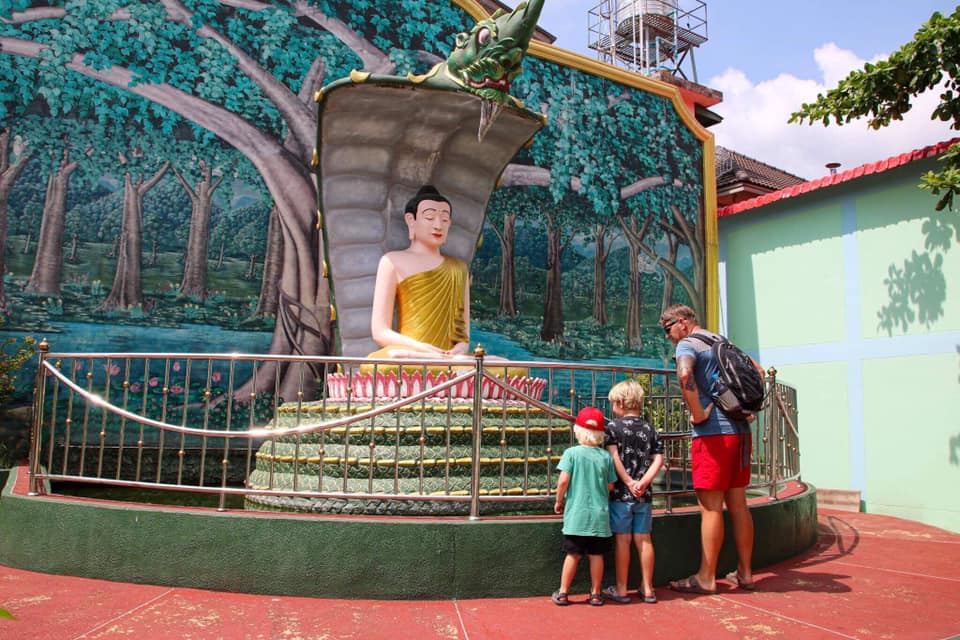 5 Things To Do In Tachileik Myanmar: Visiting From Thailand.