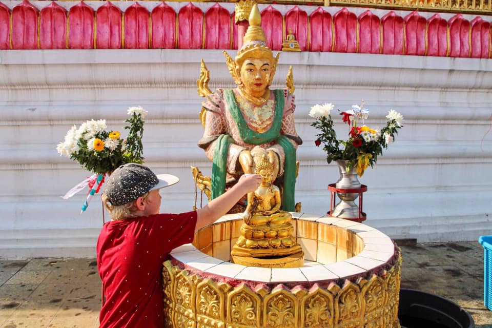 5 Things To Do In Tachileik Myanmar: Visiting From Thailand.